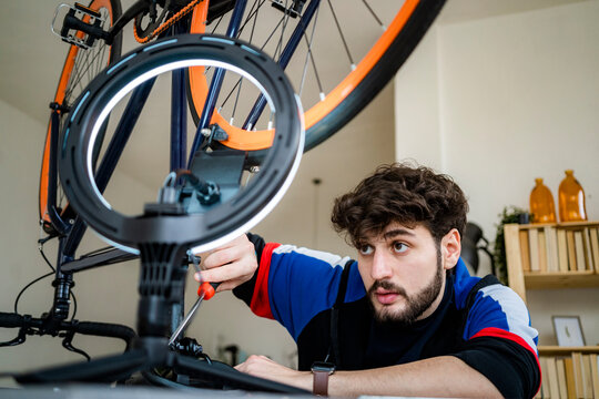 Cycle.ring Bilder – Durchsuchen 38,912 Archivfotos, Vektorgrafiken und ...