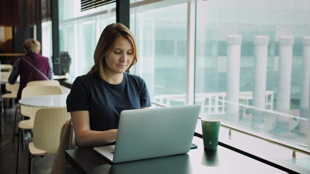 "Cafe Internet" Images – Browse 31 Stock Photos, Vectors, and Video ...