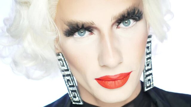 Female Impersonator bilder – Bläddra bland 9,448 stockfoton, vektorer ...