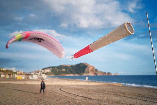 Windbag Images – Parcourir 360 le catalogue de photos, vecteurs et ...