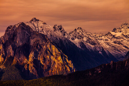 "Meili Snow Mountain" Images – Browse 77 Stock Photos, Vectors, and ...