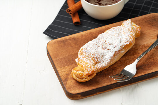 Schtrudel Bilder – Durchsuchen 36 Archivfotos, Vektorgrafiken und ...