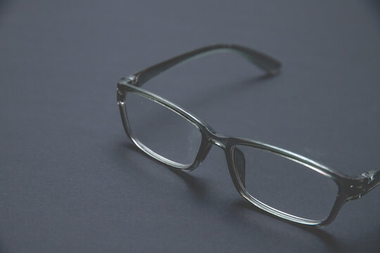 Afbeeldingen over "Optical Glass" – Blader in stockfoto's, vectoren en ...