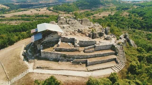 Tatul Bilder – Durchsuchen 155 Archivfotos, Vektorgrafiken und Videos ...