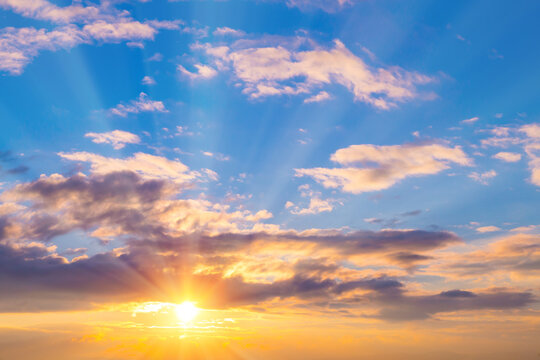 「朝日」の写真素材 | 133,236件の無料イラスト画像 | Adobe Stock