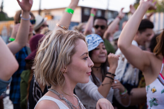 "Menge Bilder – Durchsuchen 21,987,342 Archivfotos, Vektorgrafiken und ...