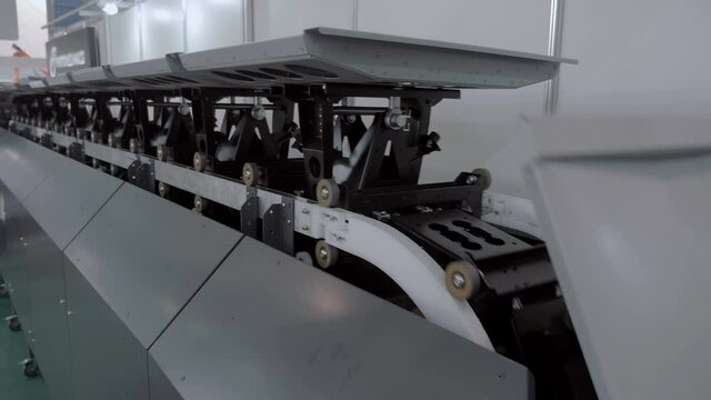 "Chain Conveyor" Images – Browse 587 Stock Photos, Vectors, and Video ...