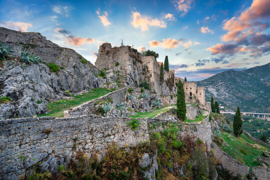 Klis 이미지 – 찾아보기 737 스톡 사진, 벡터 및 비디오 | Adobe Stock