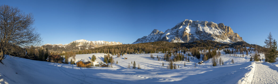 Monte Bilder – Durchsuchen 142,177 Archivfotos, Vektorgrafiken und ...
