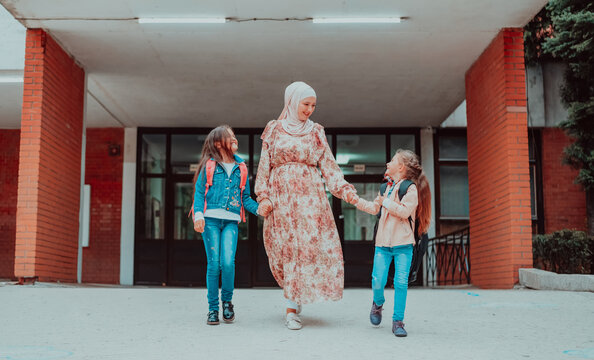 Hejab 画像 - 参照 212,121 Stock 写真、ベクターおよびビデオ | Adobe Stock