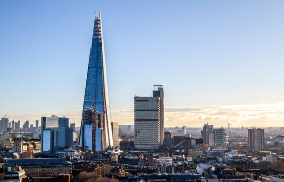 "Shard Of Glass" Bilder – Durchsuchen 5,358 Archivfotos, Vektorgrafiken und Videos | Adobe Stock