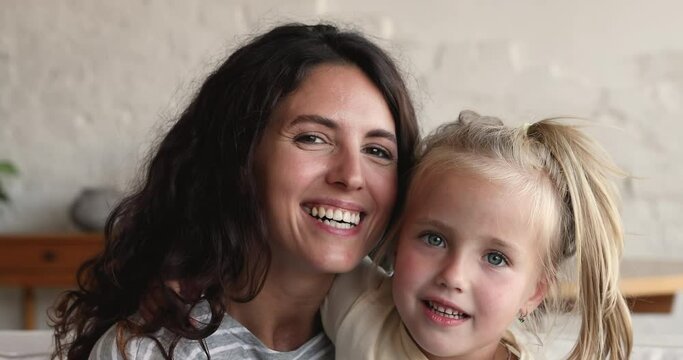 「Stepmom」の写真素材 | 367件の無料イラスト画像 | Adobe Stock