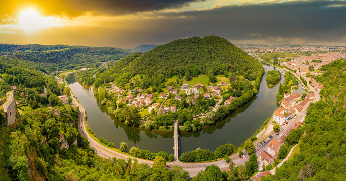 Besancon 画像 - 参照 2,365 Stock 写真、ベクターおよびビデオ | Adobe Stock