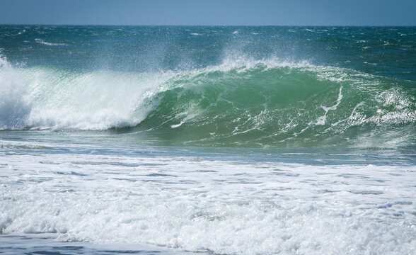 "Barrel Wave" Images – Browse 464 Stock Photos, Vectors, and Video ...