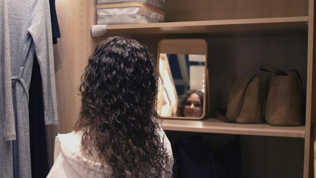 Primping Bilder – Durchsuchen 3,592 Archivfotos, Vektorgrafiken und ...