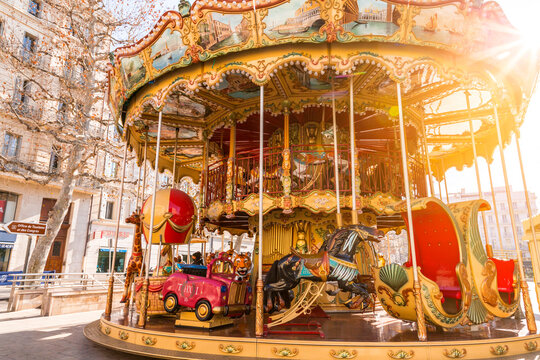 รูปภาพMerry-Go-Round – เลือกดูภาพถ่ายสต็อก เวกเตอร์ และวิดีโอ211,087 ...