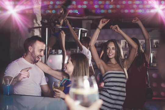 รูปภาพClubbing – เลือกดูภาพถ่ายสต็อก เวกเตอร์ และวิดีโอ196,111 | Adobe ...