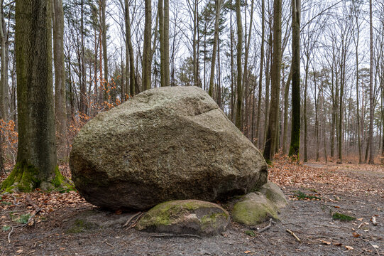 Megalit 이미지 – 찾아보기 102 스톡 사진, 벡터 및 비디오 | Adobe Stock