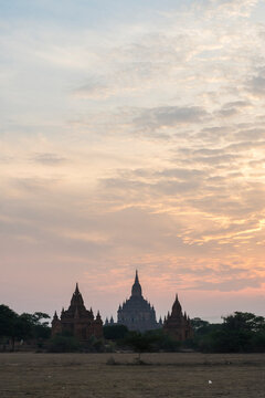 "Temples Of Bagan" Bilder – Durchsuchen 32 Archivfotos, Vektorgrafiken ...