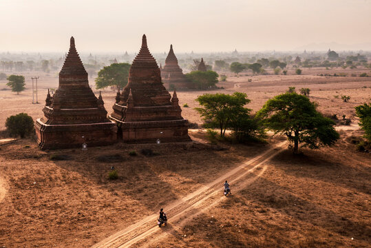 "Temples Of Bagan"-Bilder: Stock-Fotos & -Videos. | Adobe Stock