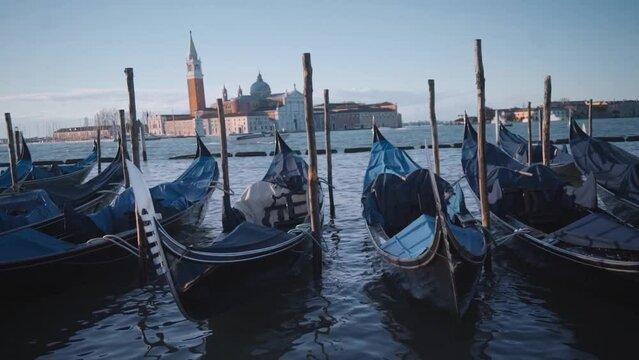 รูปภาพVenis – เลือกดูภาพถ่ายสต็อก เวกเตอร์ และวิดีโอ418 | Adobe Stock