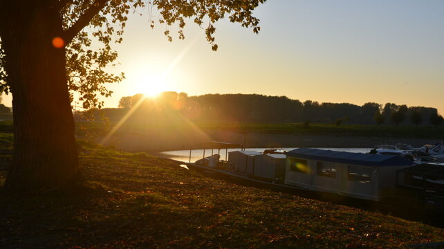 Hitdorf-Bilder: Stock-Fotos & -Videos. | Adobe Stock