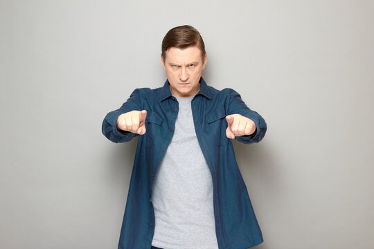 Disgruntled Bilder – Durchsuchen 87,877 Archivfotos, Vektorgrafiken und ...