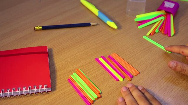 Obrazy ("Counting Sticks") — zdjęcia, wektory i wideo bez tantiem (175 ...