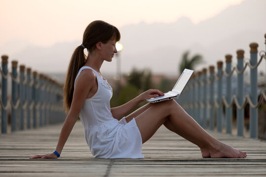 Abendstudium Bilder – Durchsuchen 18,567 Archivfotos, Vektorgrafiken ...