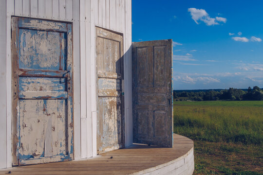 "Many Doors"-Bilder: Stock-Fotos & -Videos. | Adobe Stock