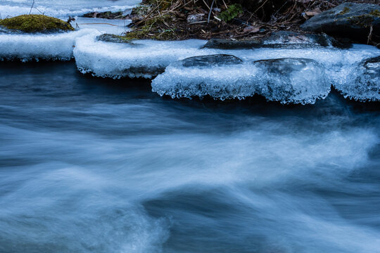 "Ice Spikes" Bilder – Durchsuchen 277 Archivfotos, Vektorgrafiken und ...