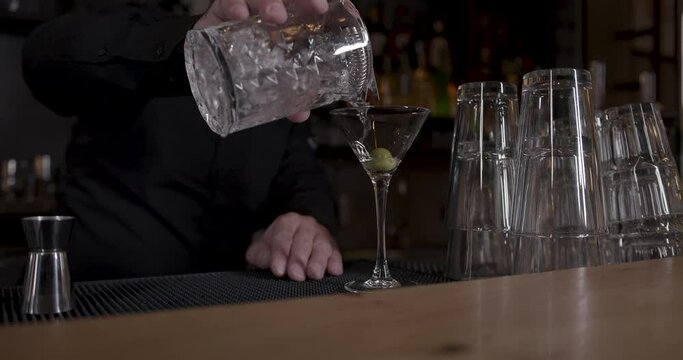 Barkeeping Bilder – Durchsuchen 1,179 Archivfotos, Vektorgrafiken und ...