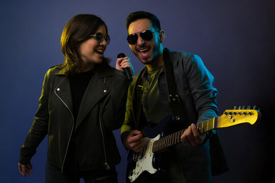 รูปภาพ"Duo – เลือกดูภาพถ่ายสต็อก เวกเตอร์ และวิดีโอ58,544 | Adobe Stock