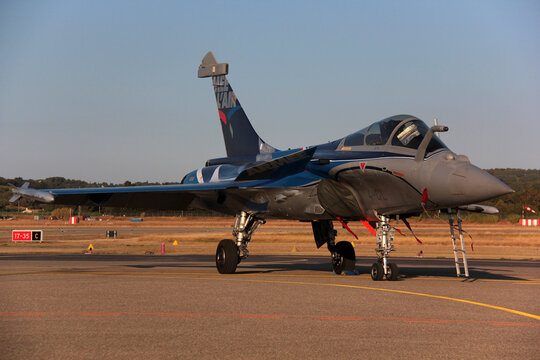 Rafale Bilder – Durchsuchen 1,219 Archivfotos, Vektorgrafiken und ...