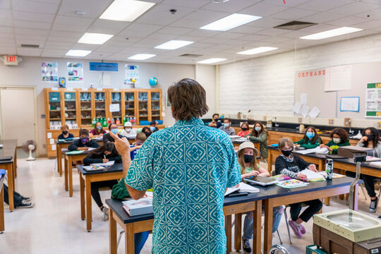 Imágenes de Aula De Clases: descubre bancos de fotos, ilustraciones ...