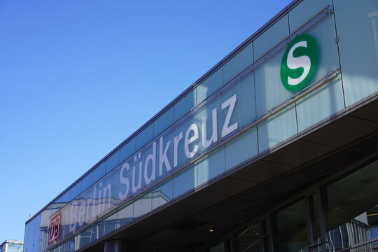 S-Bahn-Logo 影像 – 瀏覽 88 個素材庫相片、向量圖和影片 | Adobe Stock