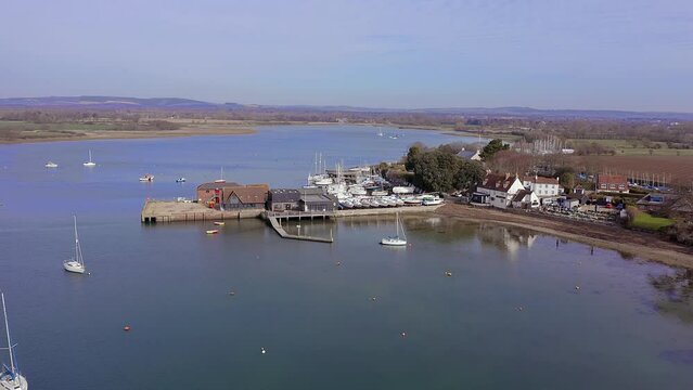 Afbeeldingen over "Dell Quay" – Blader in stockfoto's, vectoren en ...