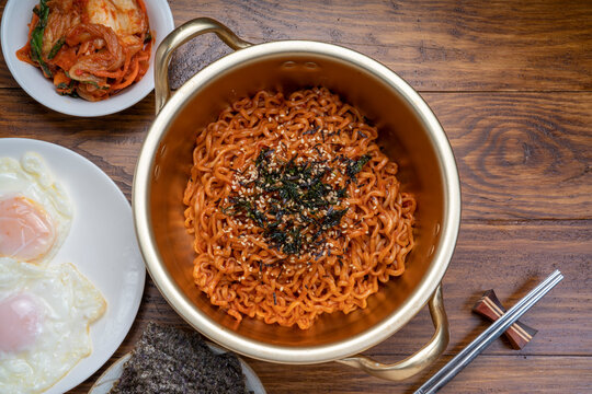 Ramyon bilder – Bläddra bland 2,405 stockfoton, vektorer och videor ...