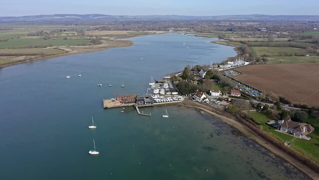 Afbeeldingen over "Dell Quay" – Blader in stockfoto's, vectoren en ...