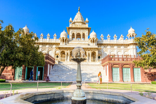 「Thada」の画像 - 1,071 件の Stock 写真、ベクターおよびビデオ | Adobe Stock