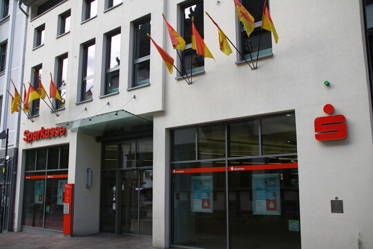 Sparkasse bilder – Bläddra bland 3,619 stockfoton, vektorer och videor ...