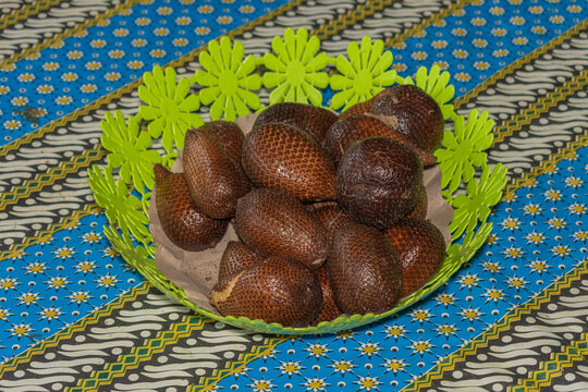 รูปภาพSnakefruit – เลือกดูภาพถ่ายสต็อก เวกเตอร์ และวิดีโอ8,305 | Adobe ...