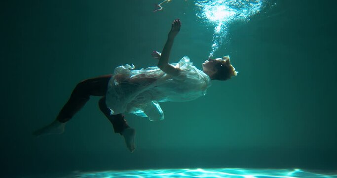 รูปภาพSinking – เลือกดูภาพถ่ายสต็อก เวกเตอร์ และวิดีโอ843,953 | Adobe Stock