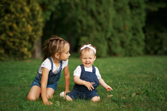 Wincing 이미지 – 찾아보기 6,742 스톡 사진, 벡터 및 비디오 | Adobe Stock