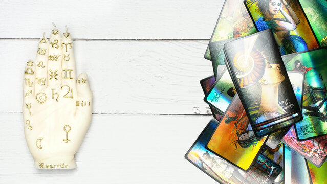 Cartomancy Bilder – Durchsuchen 5,401 Archivfotos, Vektorgrafiken und ...