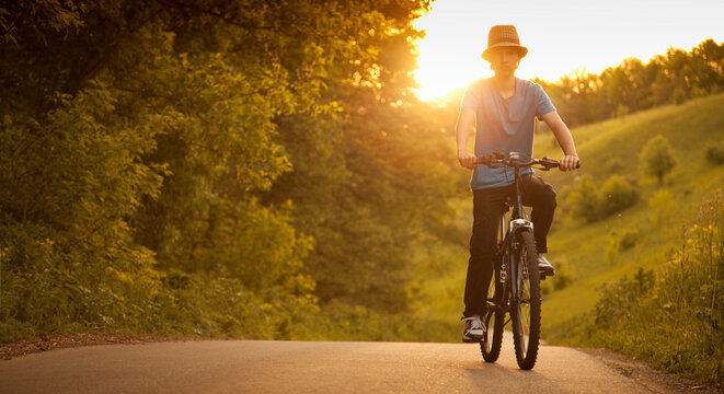 Bicyclist Images – Browse 1,914,792 Stock Photos, Vectors, and Video ...