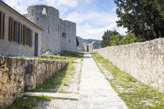 Fortifications Images – Browse 1,008,820 Stock Photos, Vectors, and ...