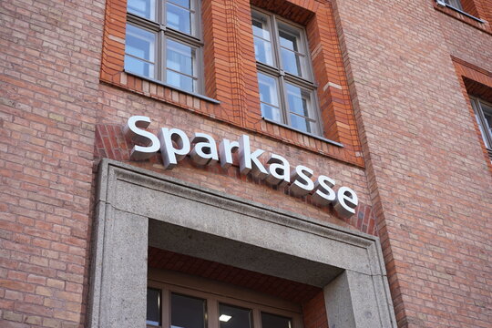 Sparkasse bilder – Bläddra bland 3,619 stockfoton, vektorer och videor ...