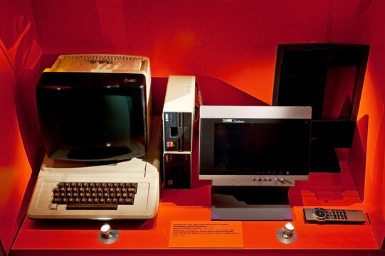 Old Apple Computer Images – Browse 2,243 Stock Photos, Vectors, and ...