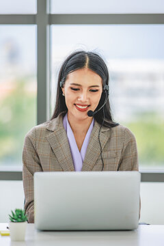 Customer Service Chat Images – Browse 121,116 Stock Photos, Vectors ...